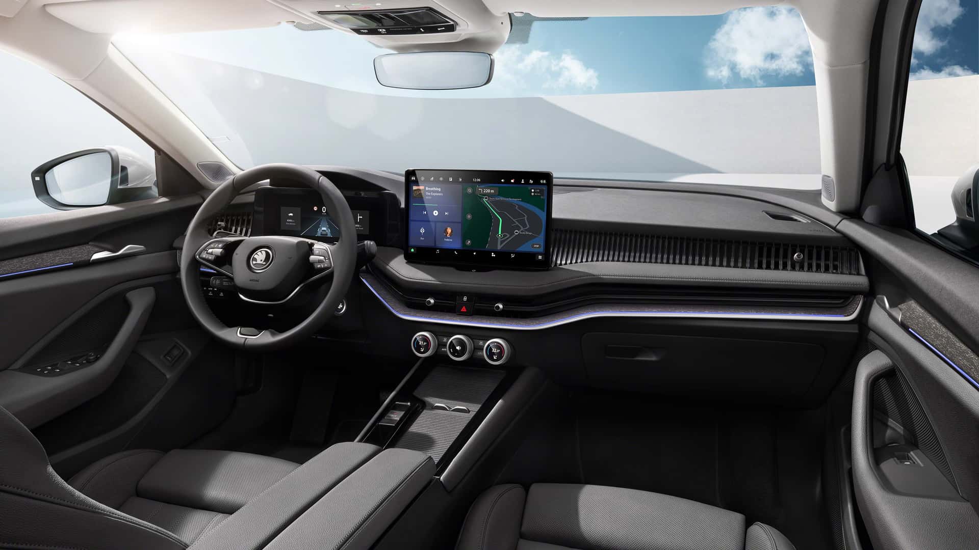 StriveME - سكودا سوبيرب 2024 : 28 ميزة ذكية ووغطاء تحميل يعمل بالكهرباء